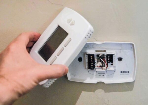 Home Thermostat Troubleshooting & Repairs | HomeTips